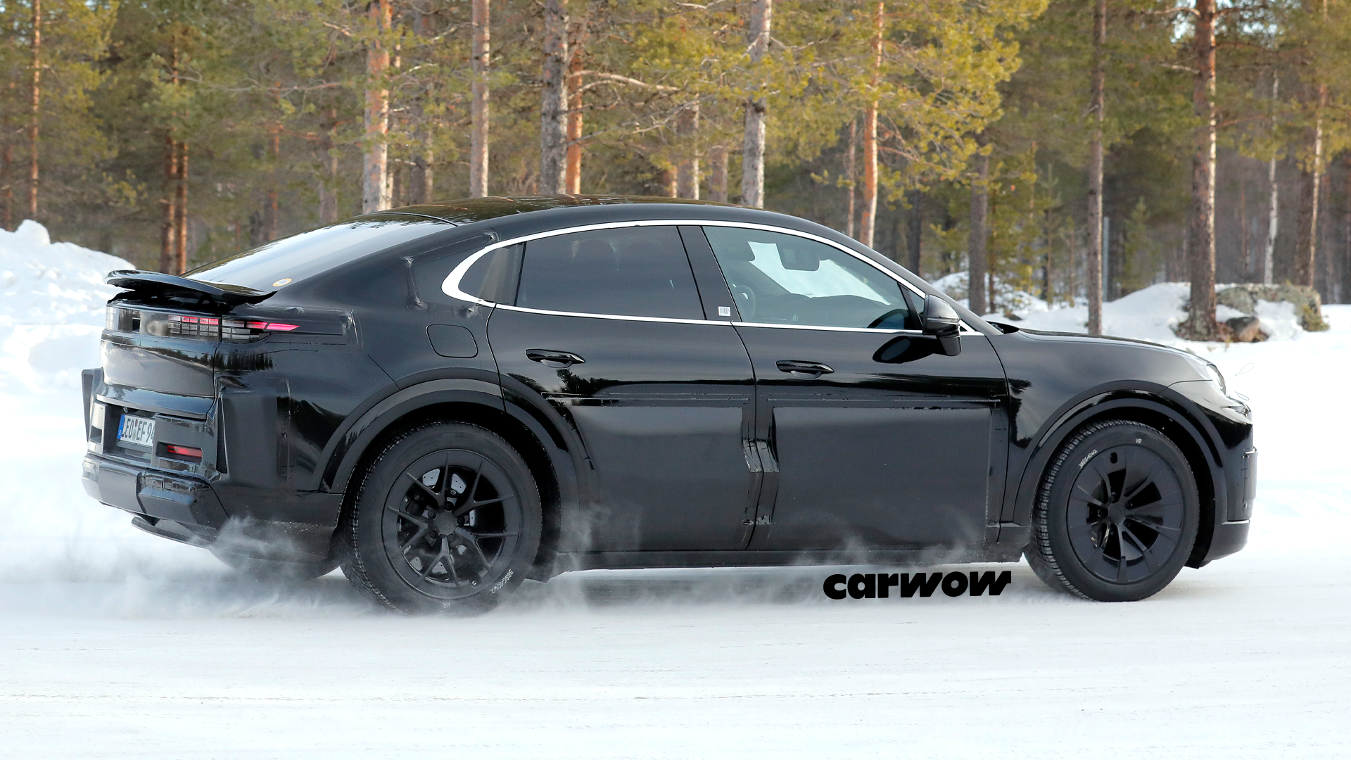 Neue Bilder zum elektrischen Porsche Cayenne gesichtet | carwow.de