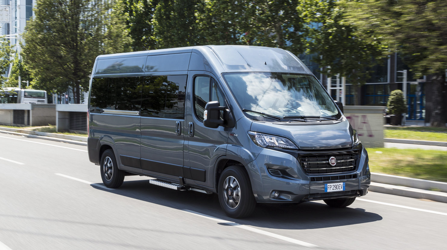 Top 10 Kleinbusse: Welche 9-Sitzer gibt es? | carwow.de