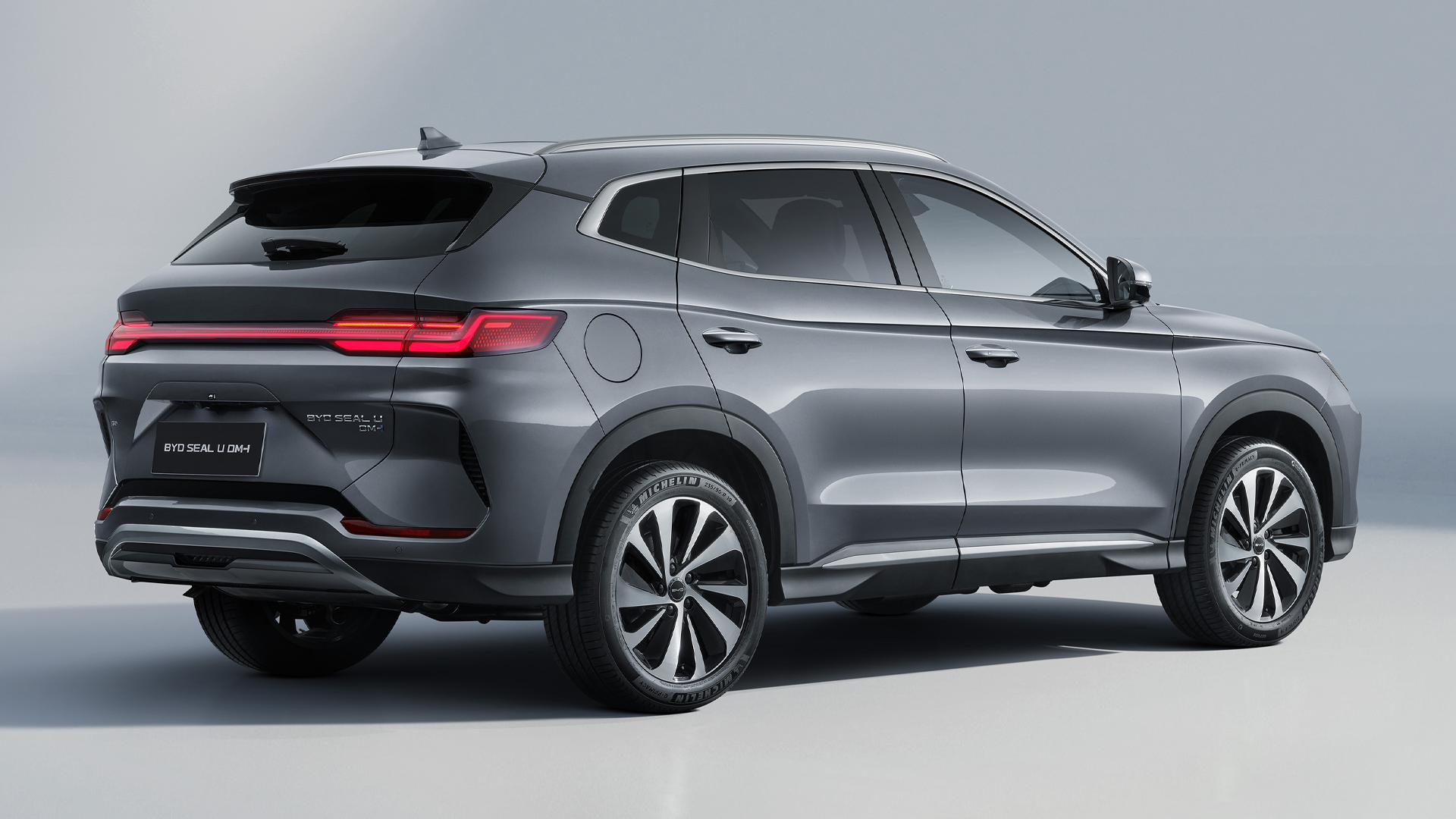 BYD Seal U DM-i Premiere: Plug-in Hybridversion für Europa | carwow.de