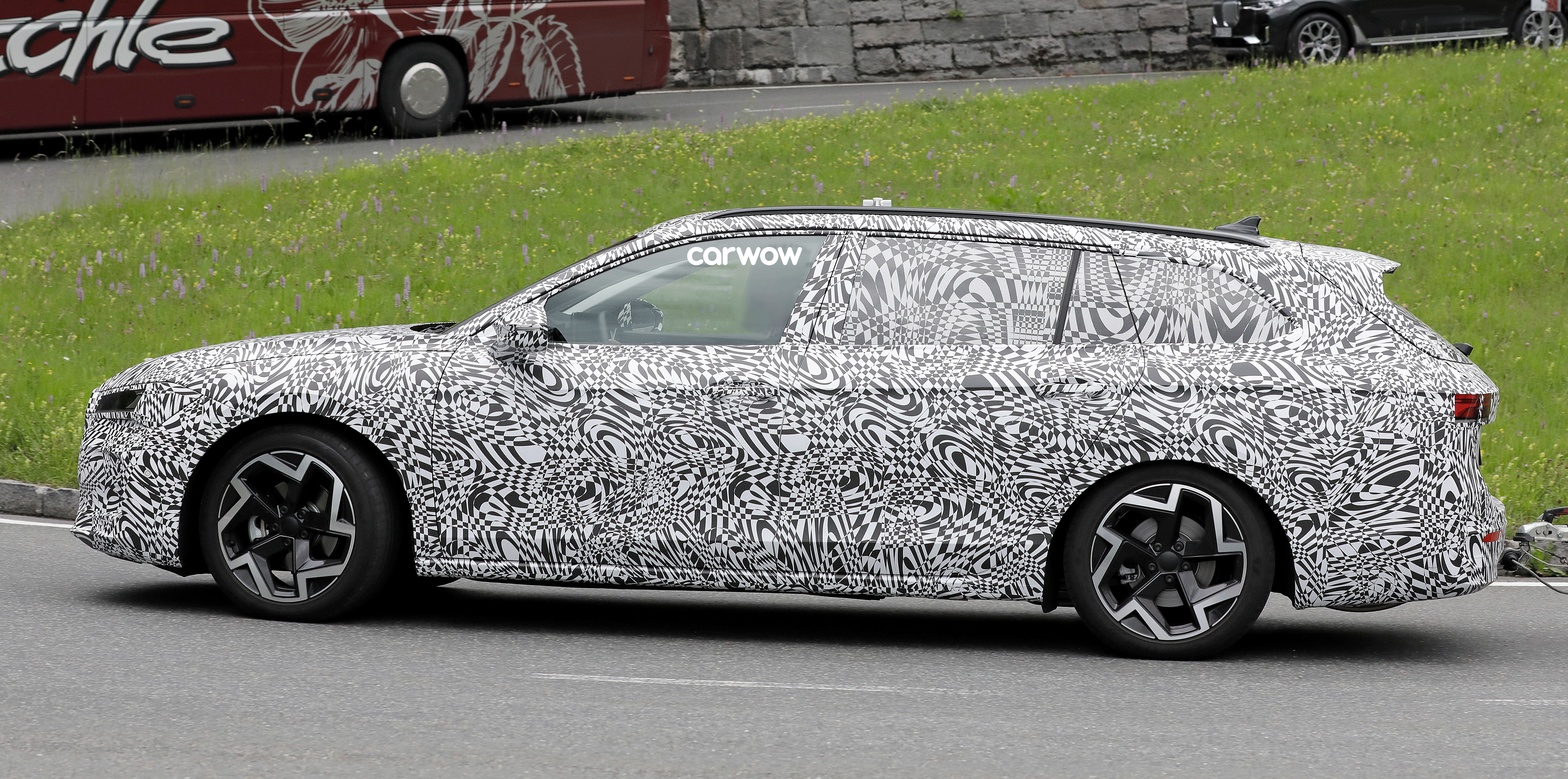 Neuer Skoda Superb auf Testfahrt gesichtet: Preise und Verkaufsstart ...